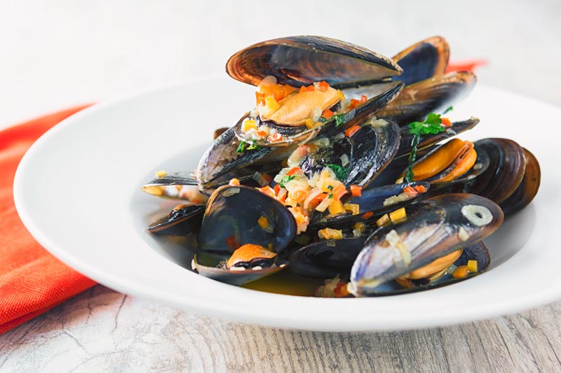 Fast and Simple Beer Steamed Mussels With Chili - Krumpli
