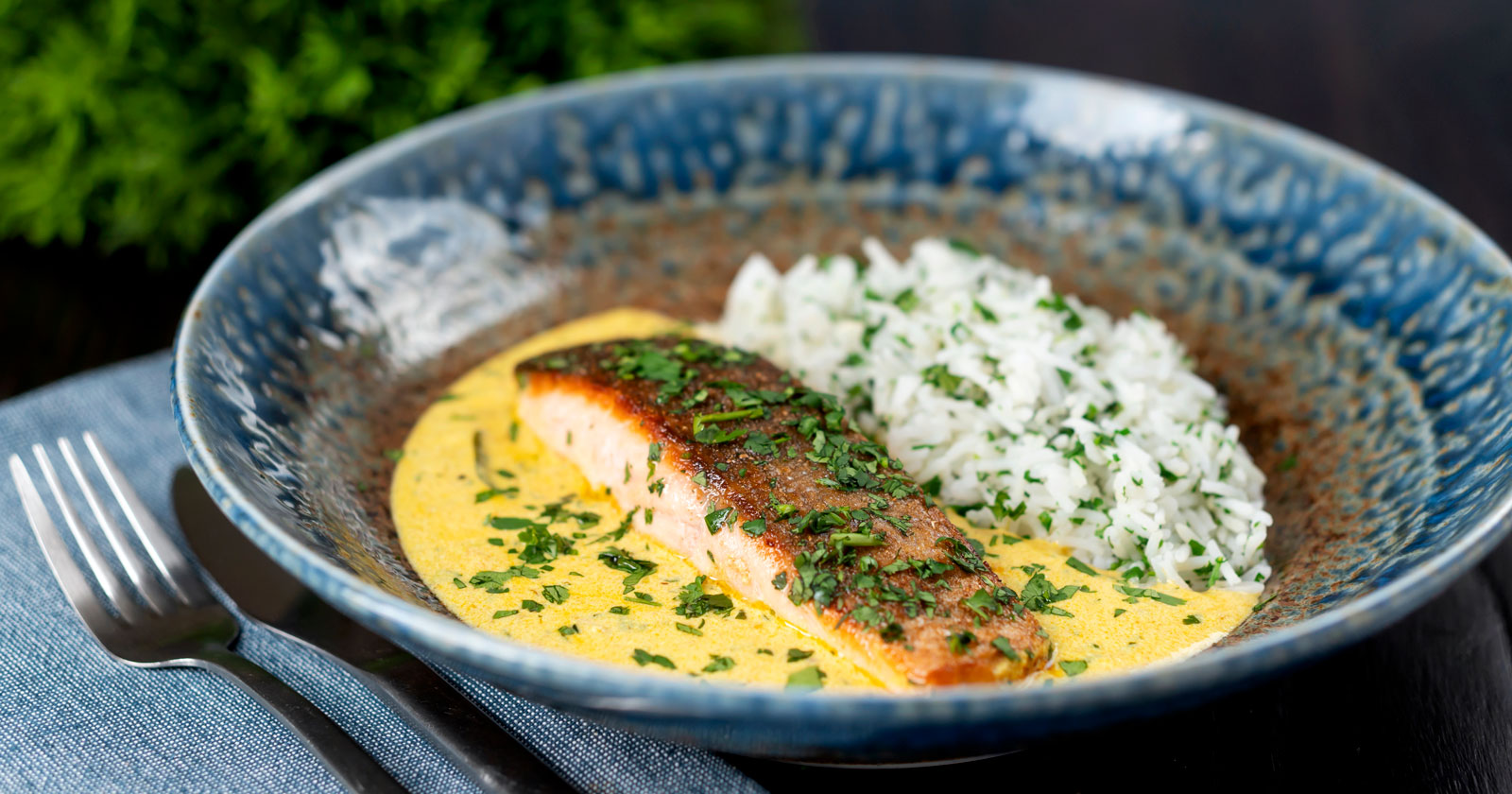 Indian Salmon Curry with Yoghurt Sauce - Krumpli