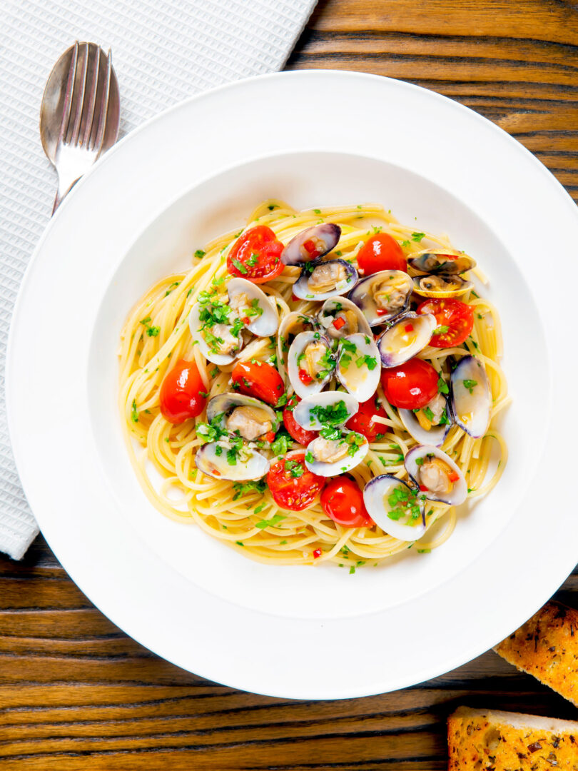 Spaghetti alle Vongole or Pasta with Clams - Krumpli