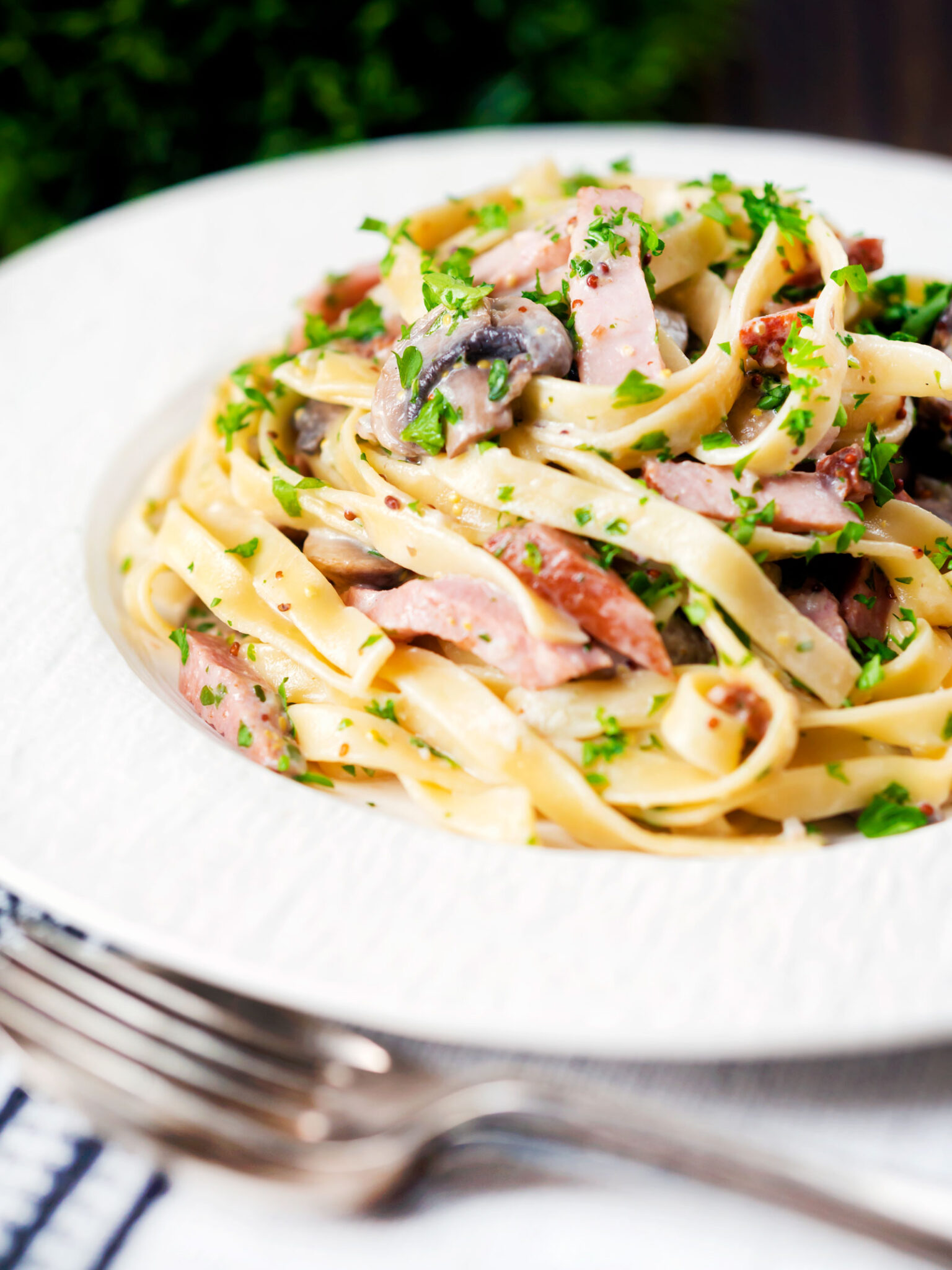 Easy Creamy Ham and Mushroom Tagliatelle - Krumpli
