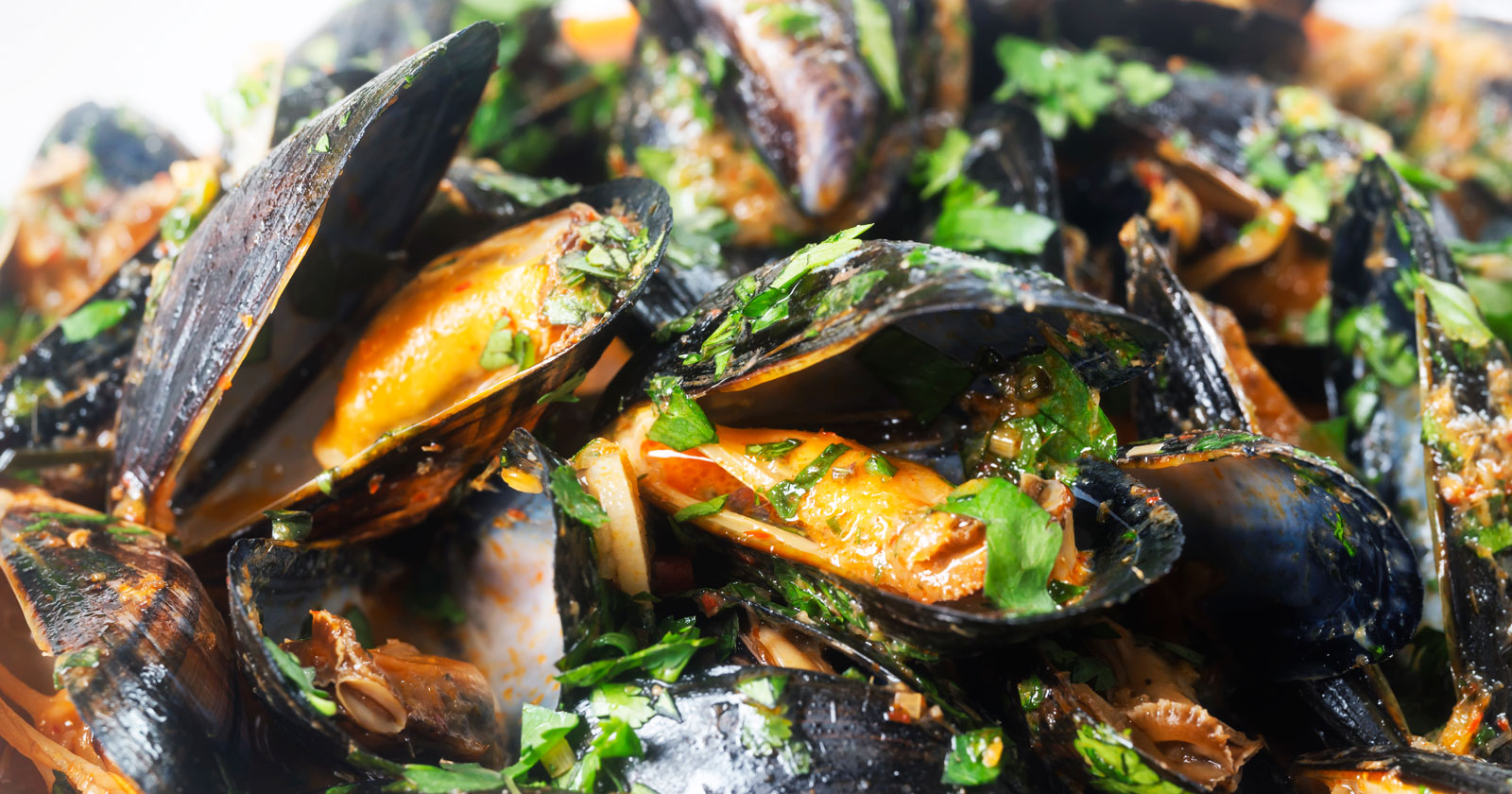 Thai Red Curry Mussels in Coconut Milk - Krumpli