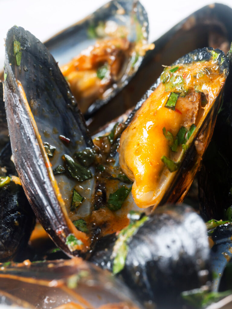 Thai Red Curry Mussels in Coconut Milk - Krumpli