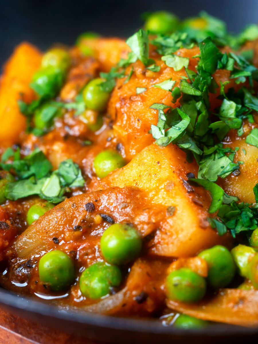 Aloo Matar Indian Pea and Potato Curry - Krumpli
